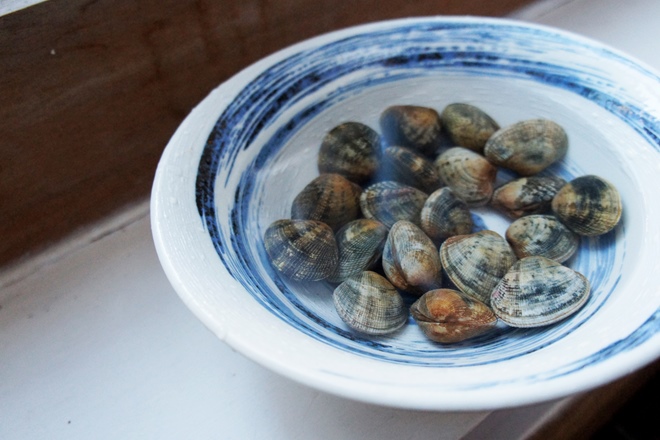 How to Open a Clam Video - Great British Chefs