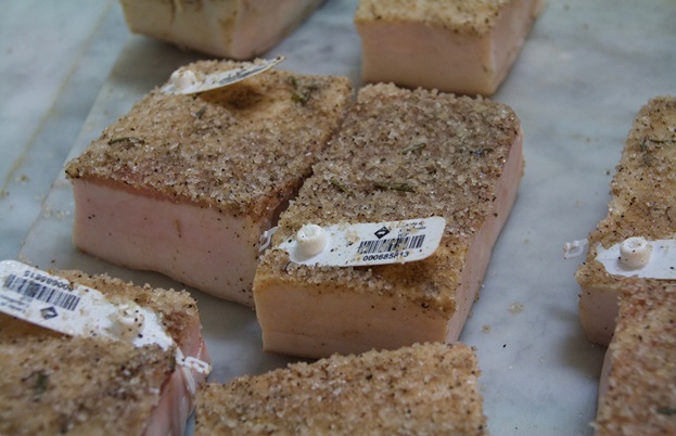 Lardo di Colonnata: a hidden treasure in the Apuan Alps - Great Italian ...