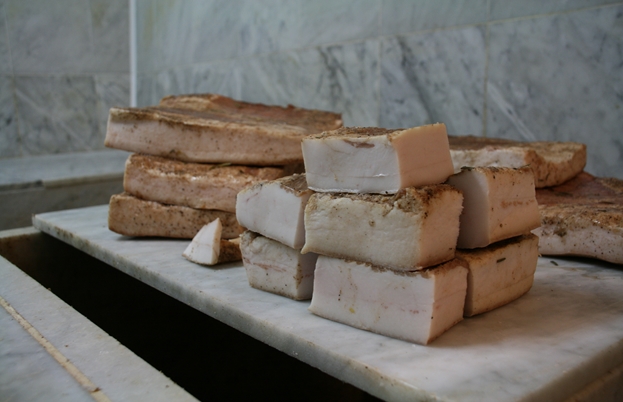 Lardo di Colonnata: a hidden treasure in the Apuan Alps - Great Italian ...